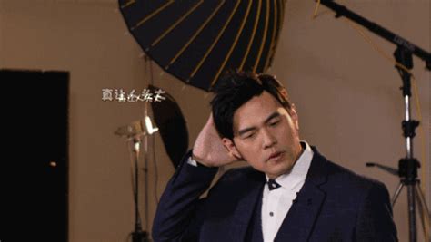 謝霆鋒送周杰倫奶茶，對周杰倫落水卻選擇不救！而周杰倫選擇救他 每日頭條