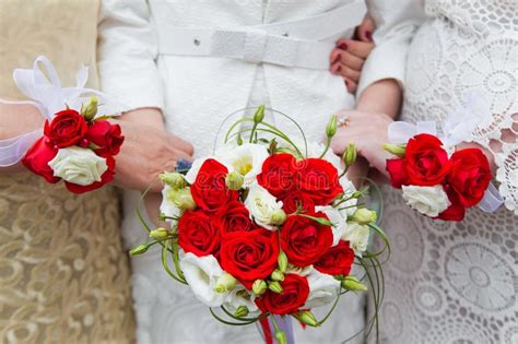 Ramo Nupcial De Las Flores Y De Las Novias De La Boda Imagen De Archivo