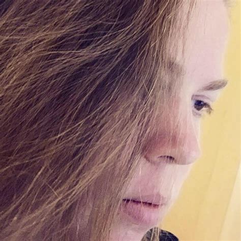 ‎שירי רובין יוצרת בצבע‎ Added שירי רובין יוצרת בצבע