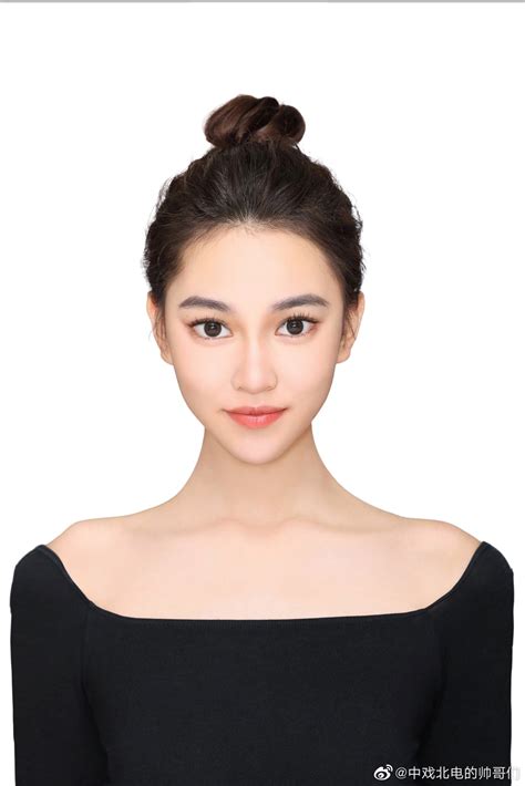 来自上海戏剧学院附属舞蹈学校的朱果果同学是上海音乐学院音乐剧……