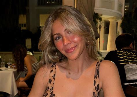 Béatrice Bouchard Fait Tourner Les Têtes Dans Un Haut Léopard à Tel Aviv