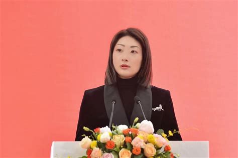 宗馥莉“接棒”后首次公开演讲：消费取向正在重构界面新闻