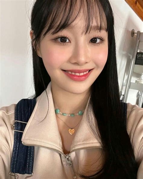 Pin By Tereza On Loona Chuu Loona Kpop Dancing On My Own