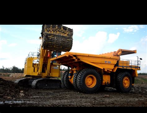 Kurangi Emisi Ptba Operasikan Hybrid Dump Truck Hingga Bus Listrik