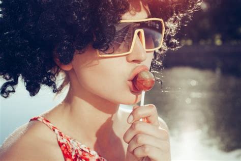 Fille Sucrerie Suce Images Libres De Droit Photos De Fille Sucrerie