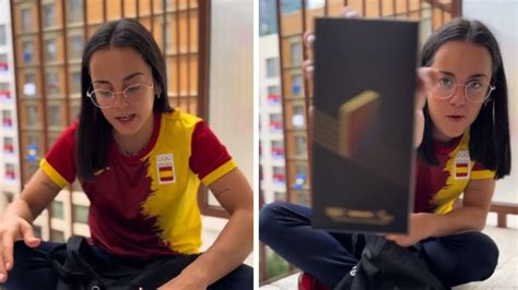 Una Atleta Española Muestra El Pack De Bienvenida De Los Jj Oo De París Y Deja Estupefactos A