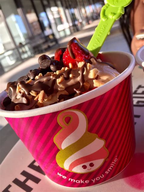 Menchies Frozen Yogurt 42 Photos And 45 Reviews Desserts 5194