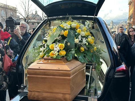 Genova Chiesa Gremita Per Funerali Di Spera Toti A Testimonianza Di