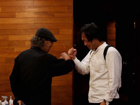 特別な何かがなくても愛されるレジェンド酒場『斎藤酒場』（十条）の人気の秘密とは？【吉田類が名付け親・吉田マッスグの酒場回想記】 食楽web