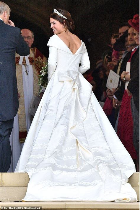 Demi Moore Oozes Autumnal Chic At Princess Eugenies Wedding Robes De