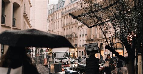 거리 거리 사진 건축 경치가 좋은 골목 대기의 도시 도시 거리 도시 생활 도시 탐험 도시 풍경 도시의 도시의 삶 모터바이크 보도 보행자 붐비는