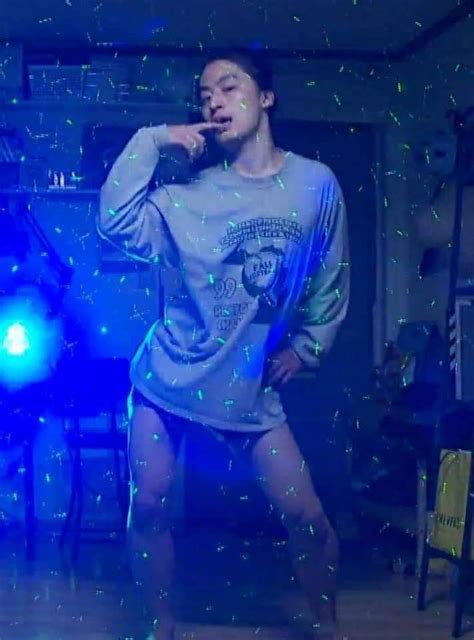 요염댄스 구교환 웃긴 연예인 밈 영화 포스터