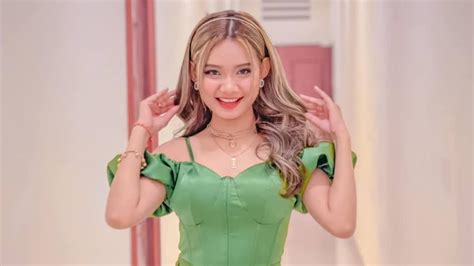 中国男子开保时捷撞上柬埔寨女星，直接花近18万美元买下受损车！ Tnaot