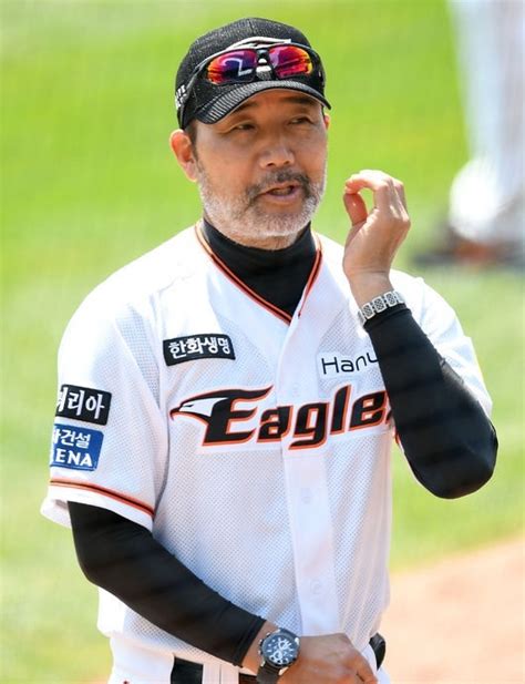 기죽은 선수들이 걱정된 한용덕 감독 고개 들고 뻔뻔하게