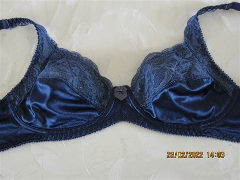 Soutien Gorge En Satin Taille B Tbe Euros Petite Annonce Corsept