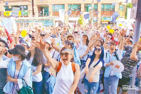 抗議華航更改報到地點、壓縮休息時間 空姐上街 揚言罷工 生活新聞 中國時報