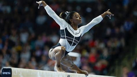La campeona olímpica Simone Biles regresa a las competiciones después