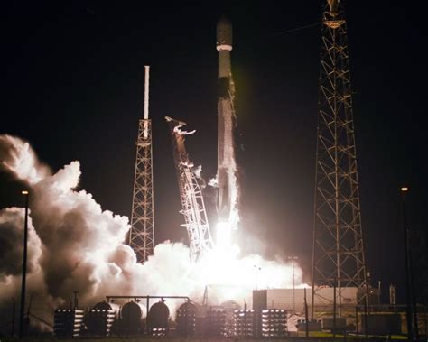 Spacex Sends 22 Starlink Satellites Into Orbit In Nighttime Launch