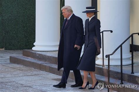 트럼프 취임 영부인 멜라니아 패션이번엔 美 신진 디자이너 택해