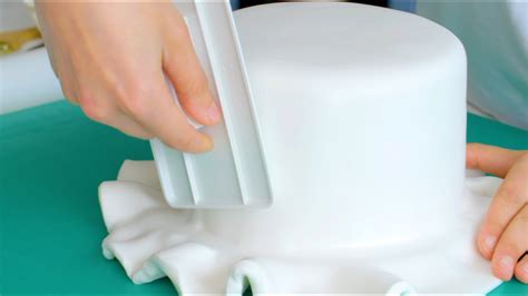 How To Cover A Cake In Fondant Icing Cake Creations Youtube