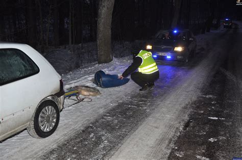 Kulig za samochodem skończył się wypadkiem Nastolatka walczy o życie