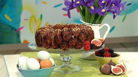 Bake Off S Nadiya Hussain Makes Her Delicious Monkey Bread Lorraine