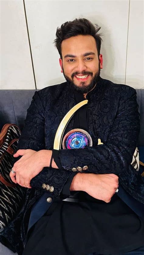 Elvish Yadav के पास है करोड़ों का बंगला और Luxury गाड़ी जानें Youtuber
