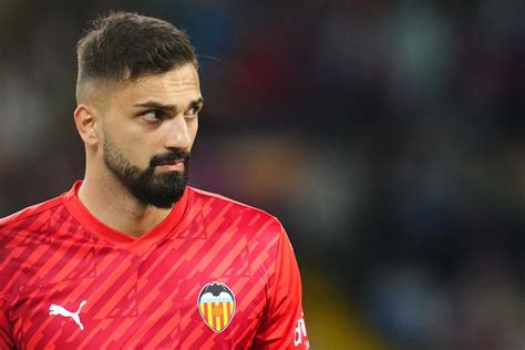 Report Liverpools Goalkeeping Strategy Faces Disruption Over Loan
