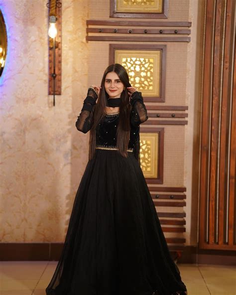 Maaz Safders Wife Saba Looks Stunning In Black Ensemble