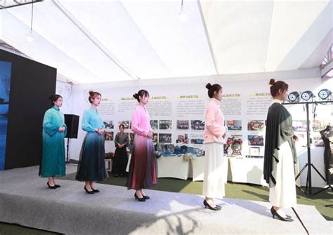 踊跃参与 积极展示——第二届“黄炎培杯”中华职业教育非遗创新大赛暨非遗职业教育成果展示会我们来啦！ 共青团重庆师范大学委员会