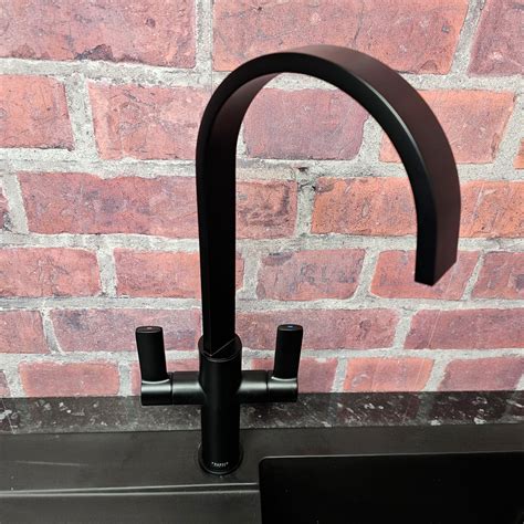 Jeroni Swept Matt Black Kitchen Mixer Tap 922128