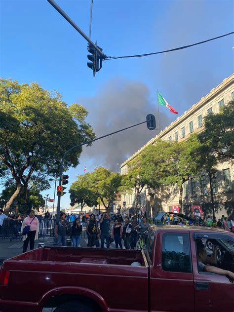 Incendio En El Centro De La Cdmx Consume Una Bodega De Mercancía