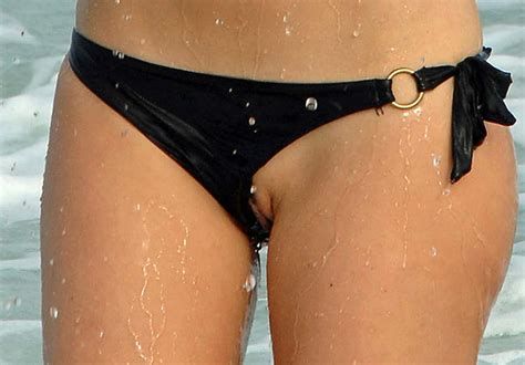 Maria Menounos Flashing Her Bare Pussy In Oops Situation With Bikini On