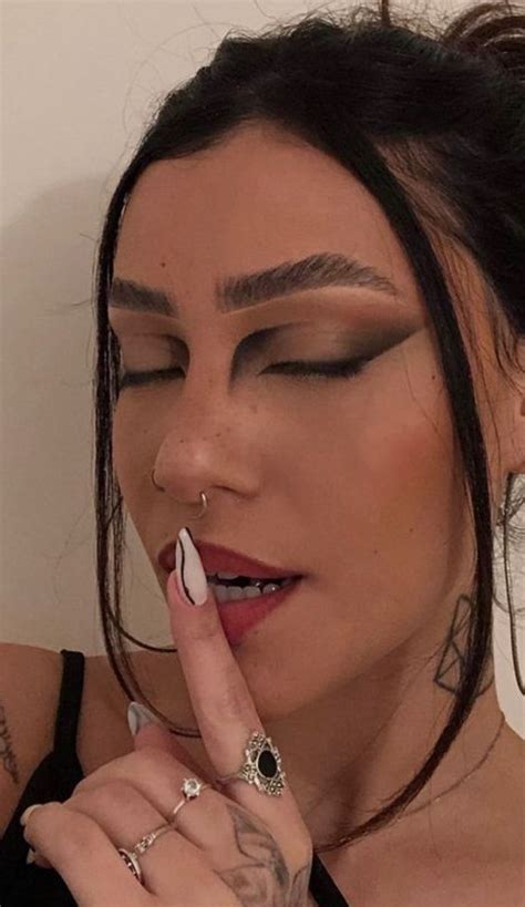 Pin De Cenoura Cozida Em Makeup Visuais De Maquiagem Ideias De