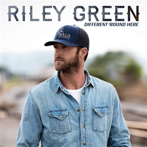 Different Round Here Riley Green Amazon Fr Fournitures De Bureau