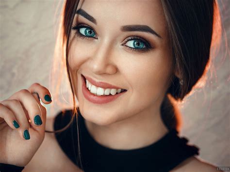 Smiling Girl Wallpapers 4k Hd Smiling Girl Backgrounds On Wallpaperbat