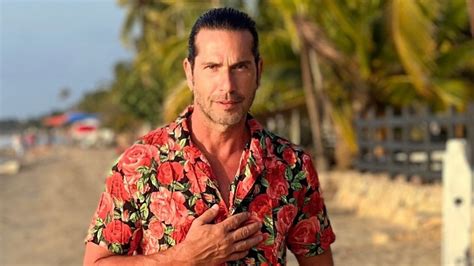 Gregorio Pernía Posó Junto A Su Guapo Hijo