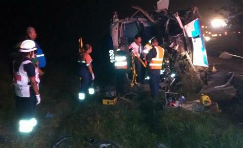 Autobús choca y vuelca en carretera de Veracruz Grupo Milenio