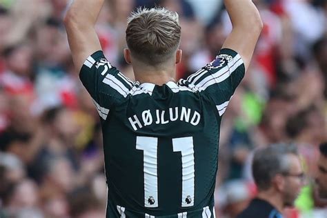 Janji Surga Erik Ten Hag Buat Rasmus Hojlund Mantap Gabung Manchester