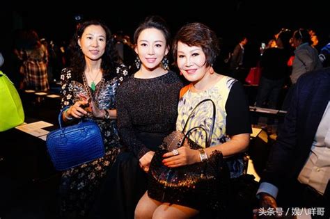 胡巴亂入紐約時裝周 「九球天后」潘曉婷與胡巴合影俏皮可愛 每日頭條
