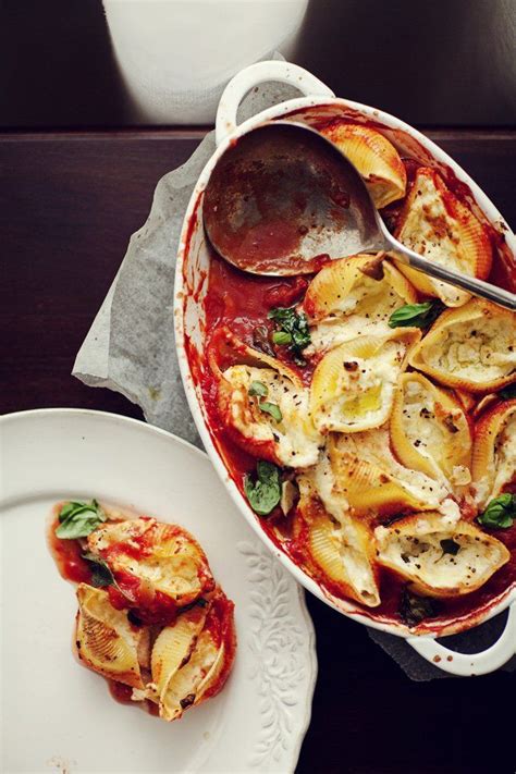 Muszle makaronowe zapiekane z mozzarellą w sosie pomidorowym Ricette