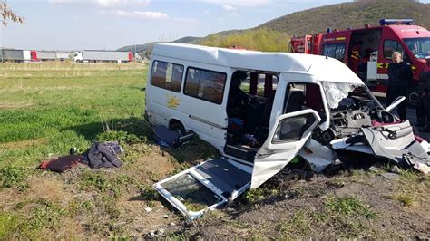 Victimele accidentului de sâmbătă în care a fost implicat un microbuz