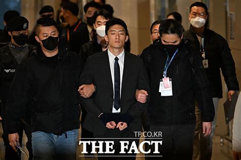 전두환 손자 공항서 체포수사 후 518피해자에 사과 사회 기사 더팩트
