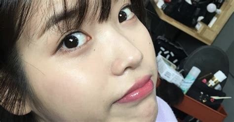아이유 밀착 셀카에도 굴욕 없는 미모