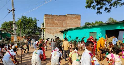 Mp शिवपुरी में 12 गांवों ने मौन रहकर किया माेनिया नृत्य जानिए क्या है