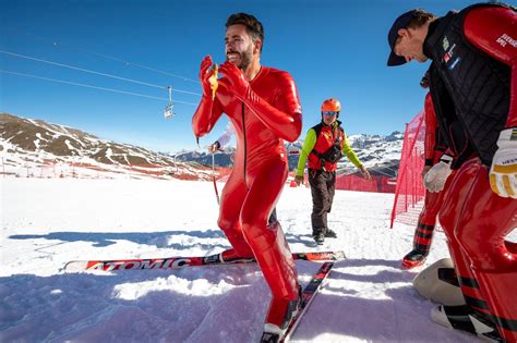 Ski de vitesse Le Français Simon Billy bat le record du monde de vitesse à km heure