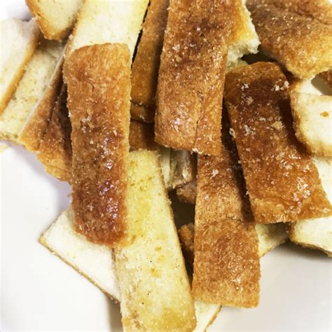 基本からアレンジまで！思わずつくりたくなる「バター無しラスク パンの耳」のレシピ集