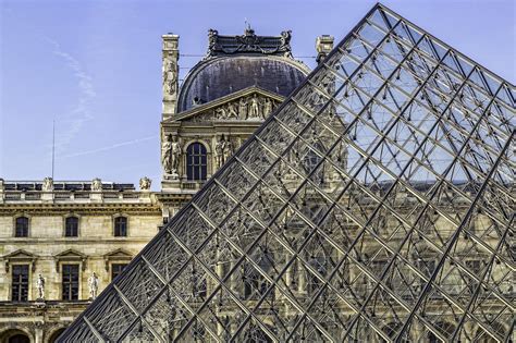무료 이미지 건축물 구조 유리 건물 궁전 시티 파리 프랑스 탑 지붕 창문 피라미드 경계표 정면 푸른 윤곽 안마당 디지털 아트 둥근 천장