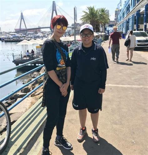 網友偶遇蔡少芬曬合照男女通吃，毫無架子命令張晉去拍照 每日頭條