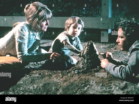 Close Encounters Of The Third Kind 1977 Melinda Dillon Cary Guffey Richard Dreyfuss Cek 060